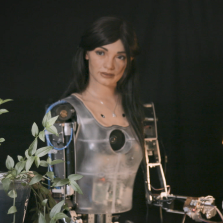 The world's first creative robot - CGTN