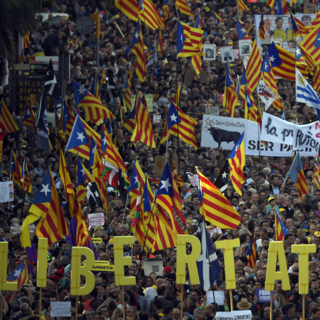Violence erupts as Catalan protesters take to the streets of Barcelona ...
