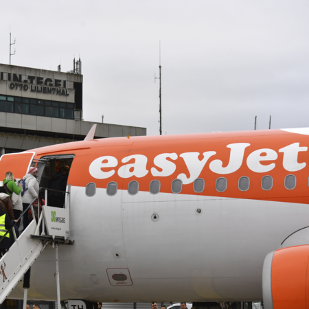 EasyJet soars after earnings exceed expectations and Thomas Cook fails ...
