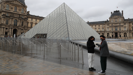 Louvre museum in Paris reopens after staff end COVID-19 protest - CGTN