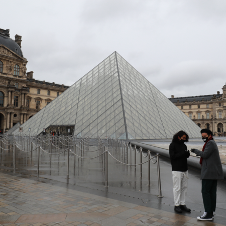 Louvre museum in Paris reopens after staff end COVID-19 protest - CGTN